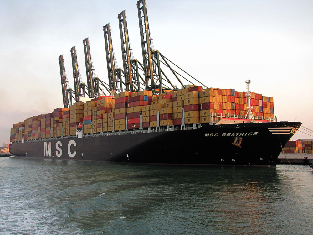 超大箱船投入泛太線 - 大公報