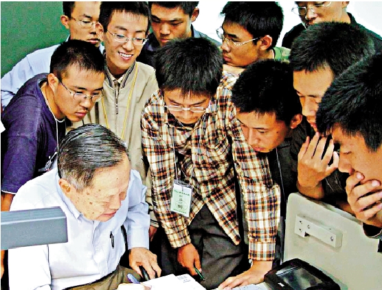 楊振寧寄語青年學子：自強不息、厚德載物 - 大公報