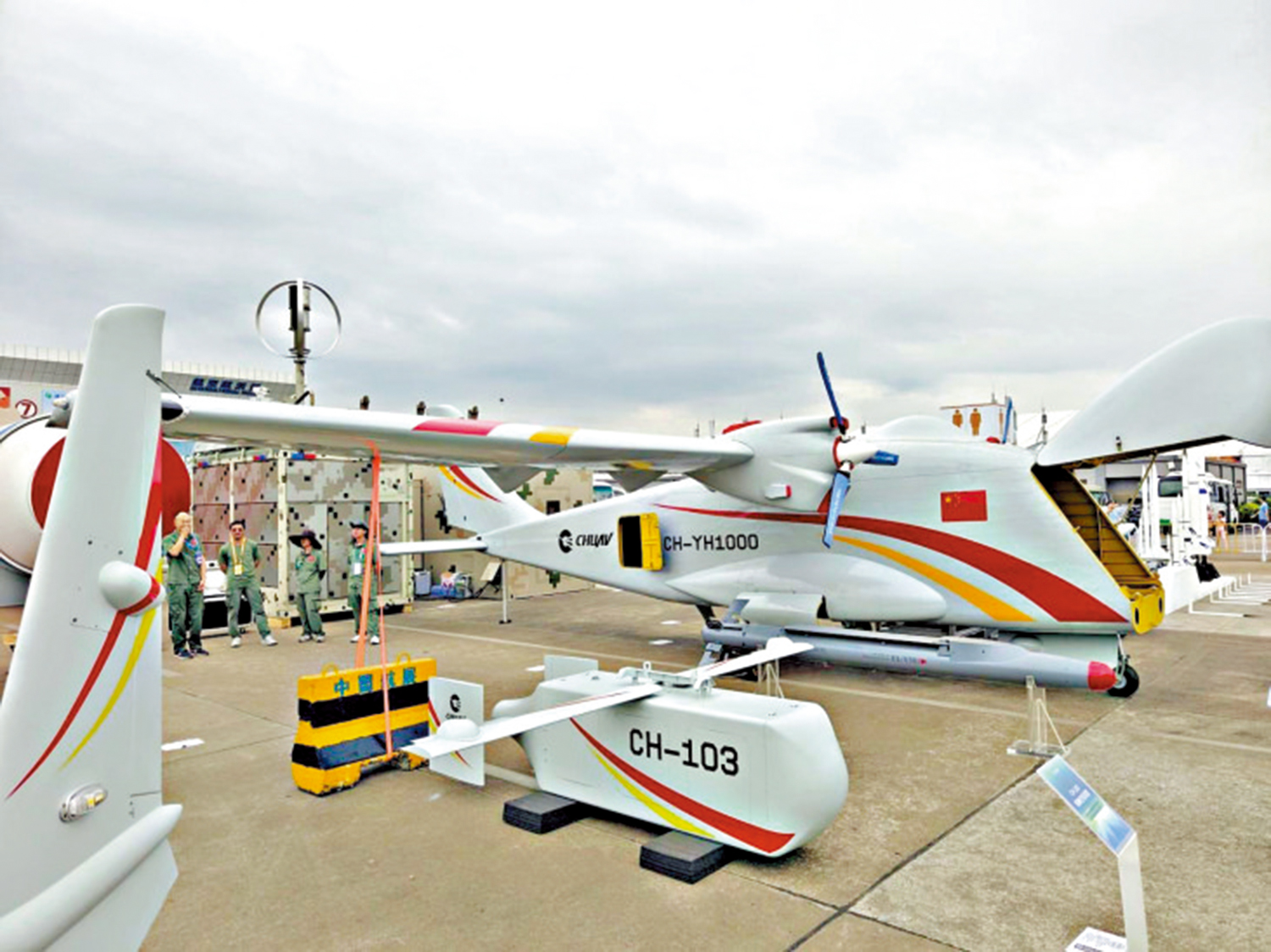 用途多樣/無人「小胖妞」 裝彈變身轟炸機 - 大公報